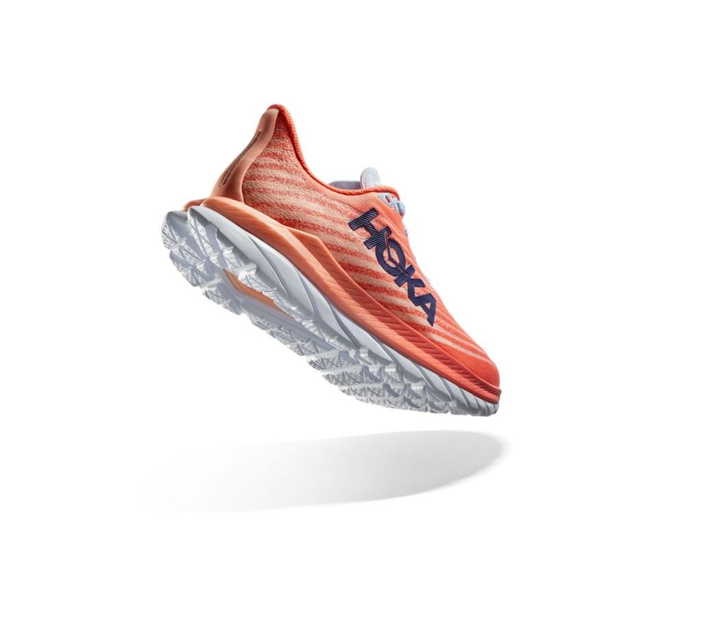 HOKA ทำความรู้จักรองเท้าแบรนด์ดังที่กำลังเป็นที่นิยมในหมู่นักวิ่ง