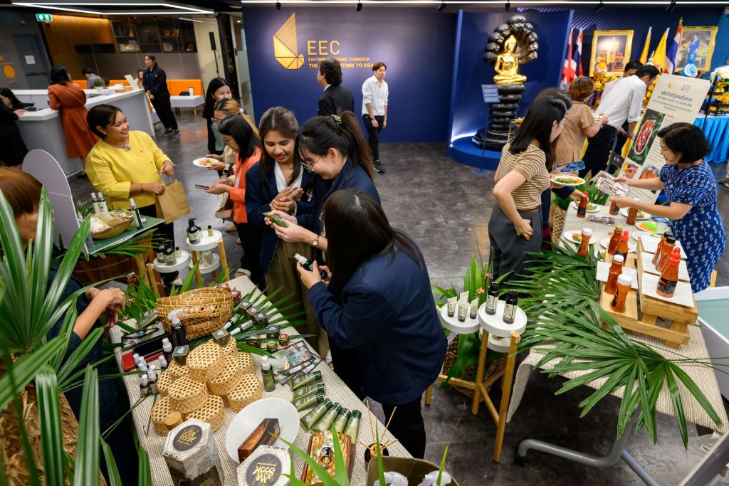 EEC Show @ ICONSIAM โชว์ผลิตภัณฑ์ชุมชน รางวัล EEC Select 2023 ชิม ชม ช้ ...