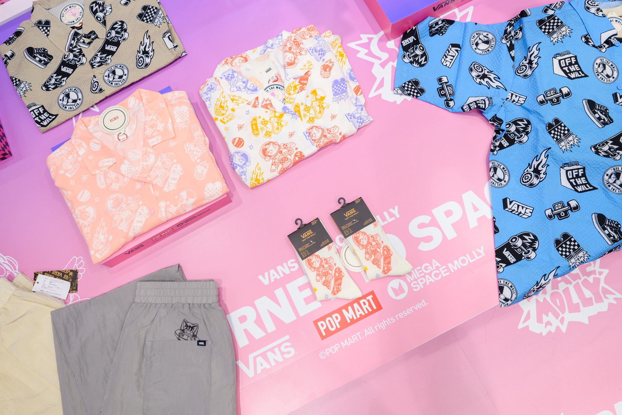 สยามเซ็นเตอร์ ชวนทุกคนไปท่องอวกาศ กับ VANS X SPACE MOLLY CAPSULE พร้อม ...